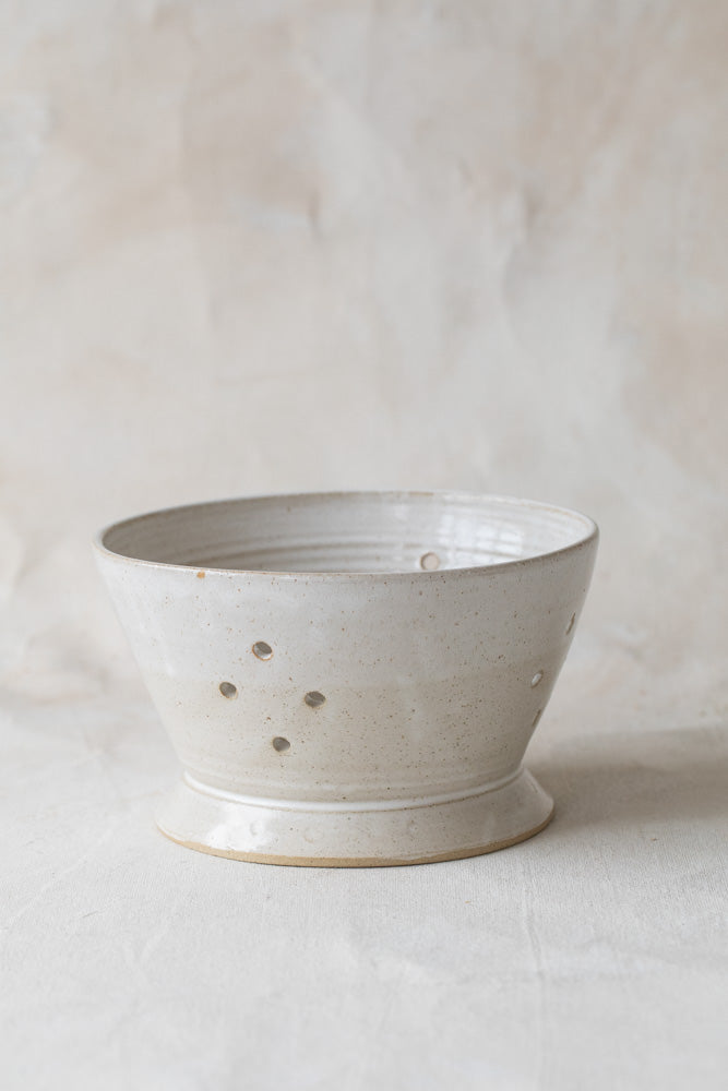 Stoneware Colander – Hoppe Shoppe